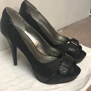 Guess | Shoes | Guess Monogram Black Heels Size 7 | Poshmark
